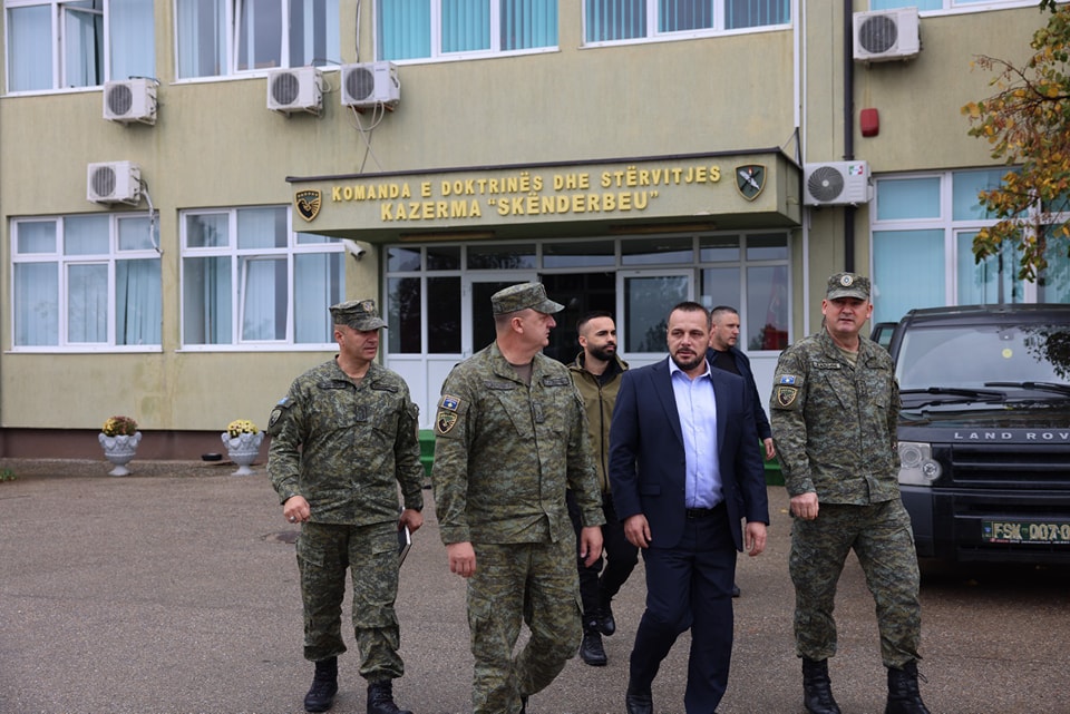 Ministri i Mbrojtjes Ejup Maqedonci ka vizituar Komandën e Doktrinës ... Ministri i Mbrojtjes Ejup Maqedonci ka vizituar Komandën e Doktrinës ...