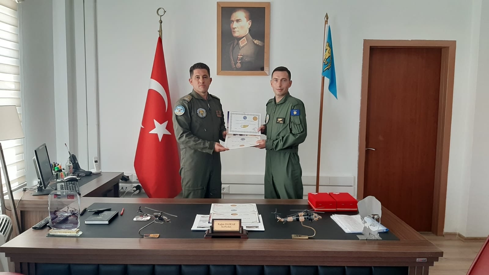 Diplomojnë në Turqi dy inxhinierët e fluturimit të FSK-së, Behar Zeqiri ...