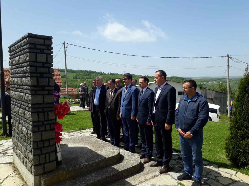 Në 36 vjetorin e rënies janë kujtuar Tahir e Nebih Meha - Radio Kosova ...