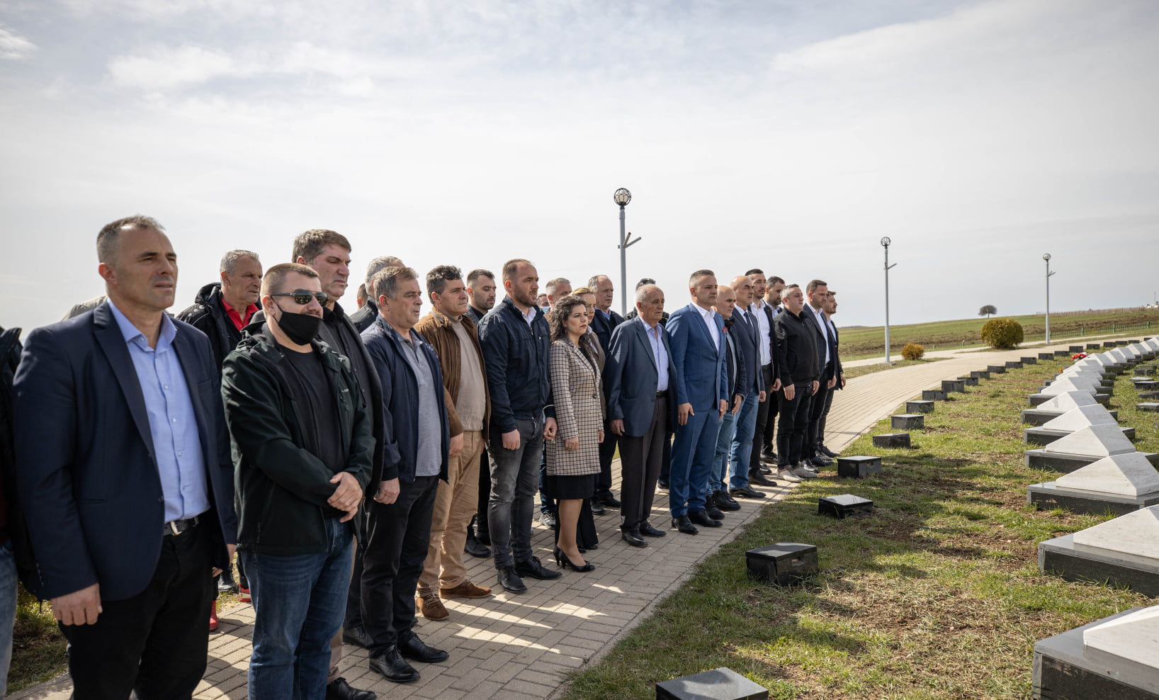 Kryetari i Skenderajt, Bekim Jashari ka bërë homazhe te varrezat e ...