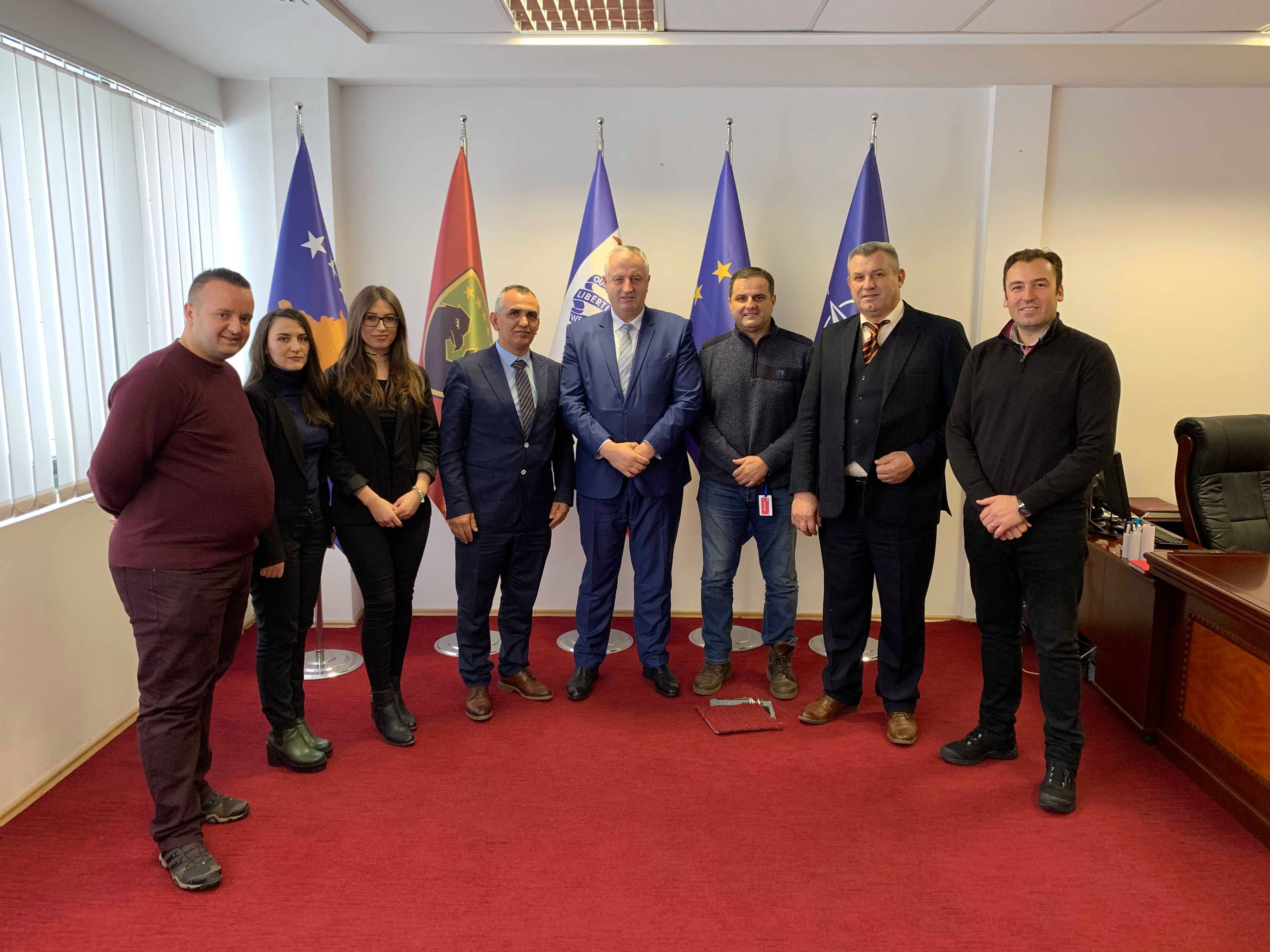 Ministri Rrustem Berisha priti një delegacion të Odës së Afaristëve të ...