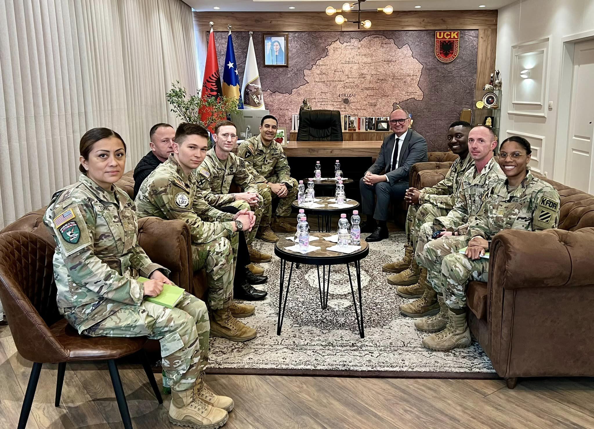Kryetari Aliu ka pritur në takim pjesëtarët e KFOR-it amerikan - Radio ... Kryetari Aliu ka pritur në takim pjesëtarët e KFOR-it amerikan - Radio ...