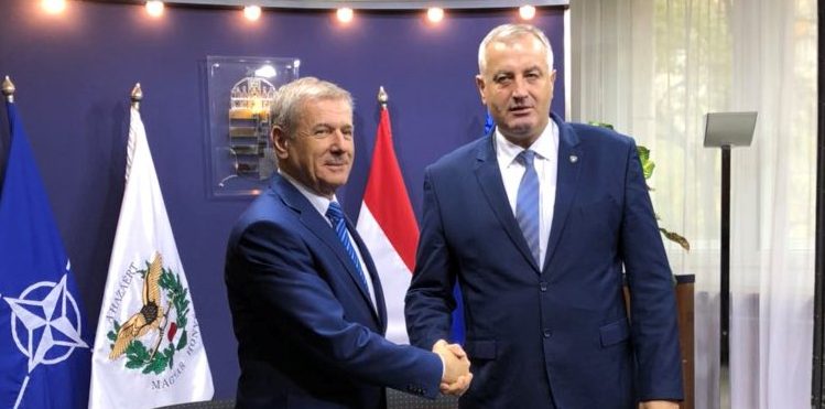 Ministri i FSK-së, Rrustem Berisha u prit në Budapest nga ministri ...