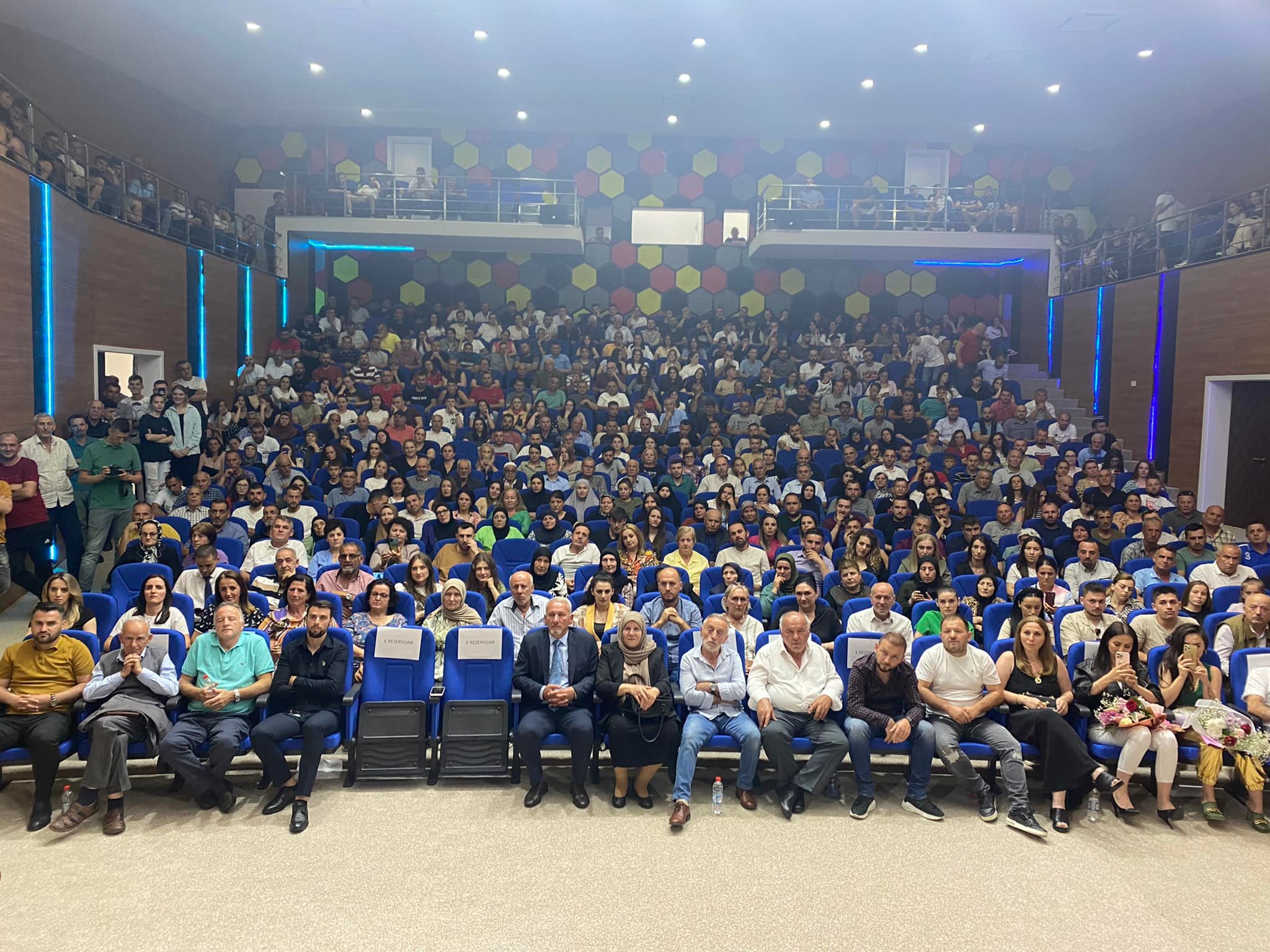 Hazbije Berisha: Gjaku i nxënësit Isa (Muhamet) Berisha shenjë e ...