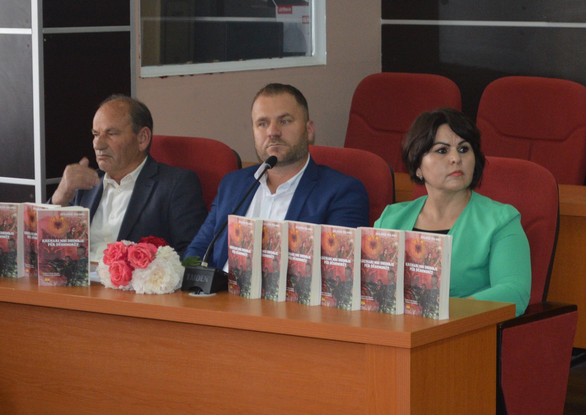 Përurohet vepra, ''Krenari mbi Dhimbje për Dëshmorët''- e autores ...