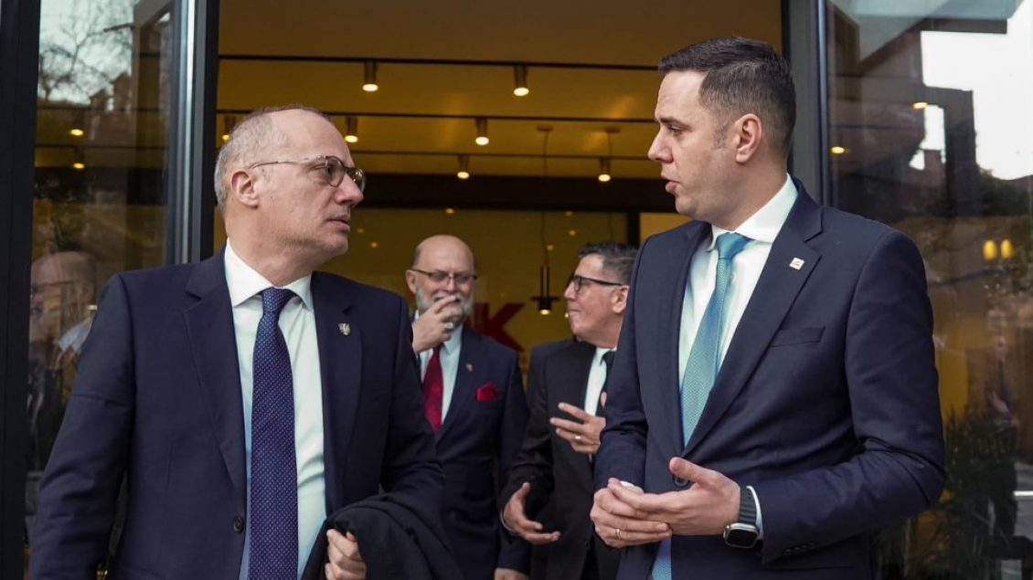 Kryetari i LDK-së, Lumir Abdixhiku, ka pritur në takim ministrin e Jashtëm të Shqipërisë, Igli ...