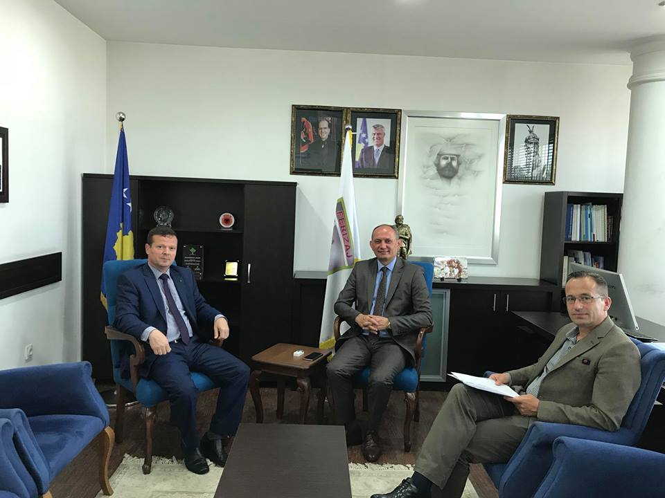 Kryetari i Ferizajt, Agim Aliu priti në takim zv. ministrin e Arsimit ... Kryetari i Ferizajt, Agim Aliu priti në takim zv. ministrin e Arsimit ...