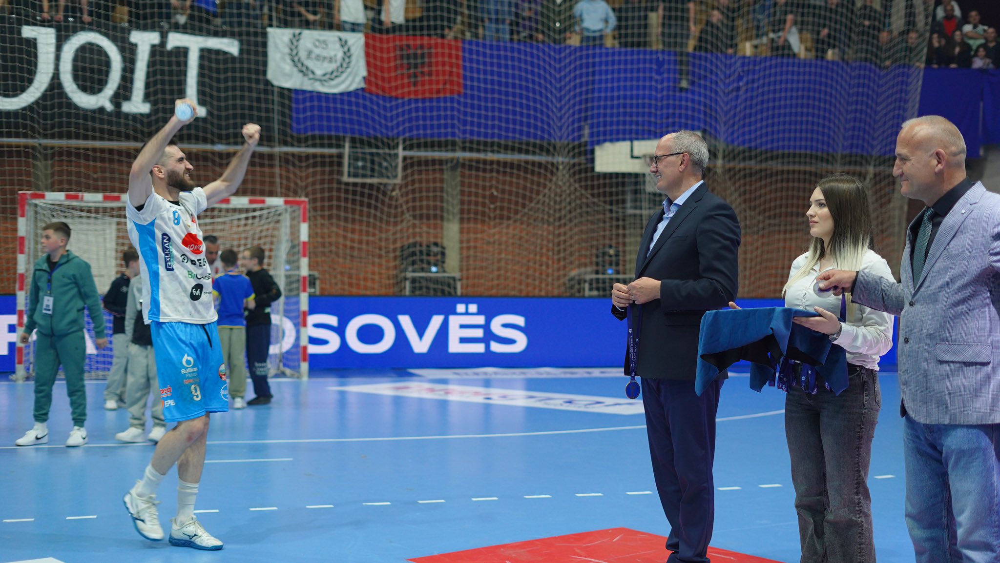 Kryetari Agim Aliu uron KH Kastritoi për trofeun e fituar të Kupës së ...