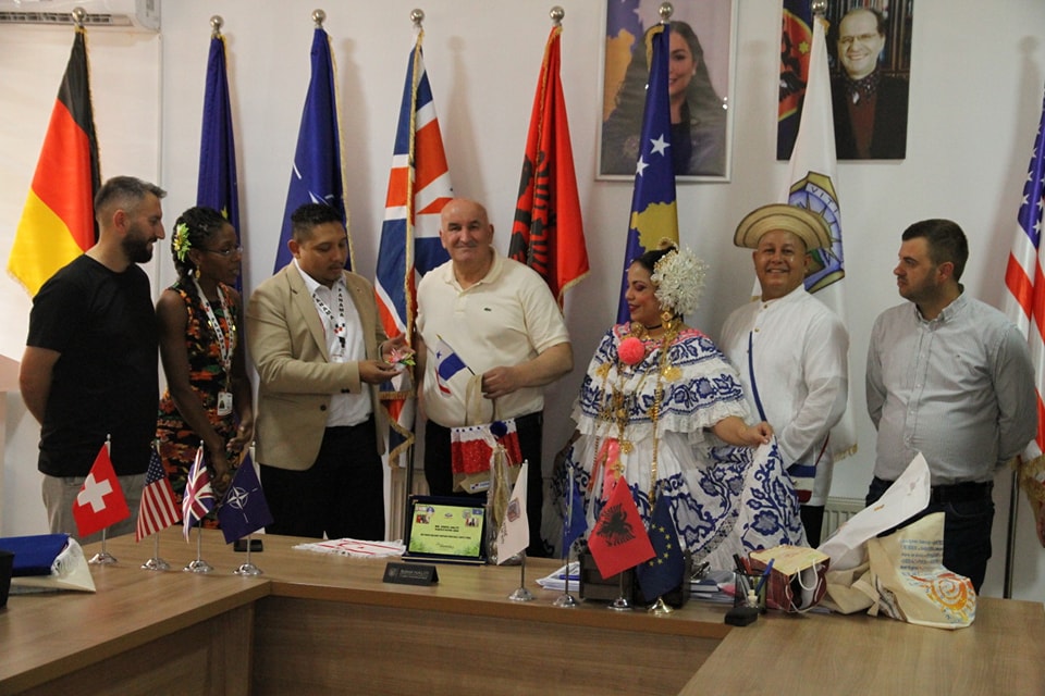 Kryetari Haliti priti në takim grupet folklorike dhe ansamblet që do të ...