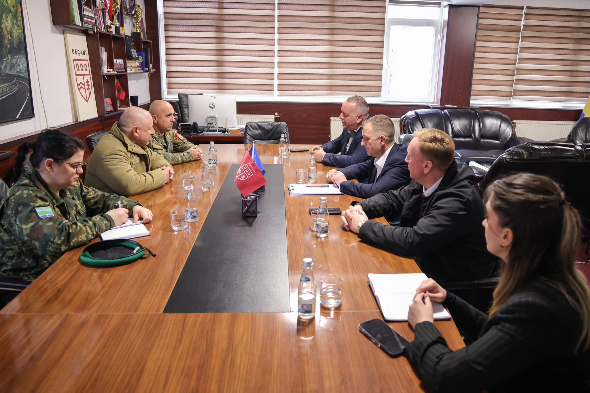 Kryetari Ramosaj priti në takim Zv.Komandantin e KFORIT - Komanda ...