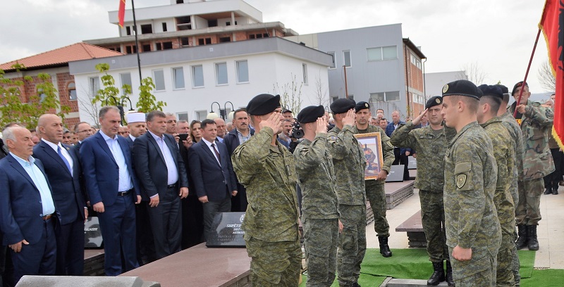 Nën kujdesin e kryetarit të Malishevës, Ekrem Kastrati, sot në varrezat ...