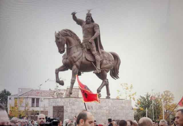 Frank Shkreli: PËRMENDORJA E GJERGJ KASTRIOTIT -SKENDERBE NË TUZ TË ...