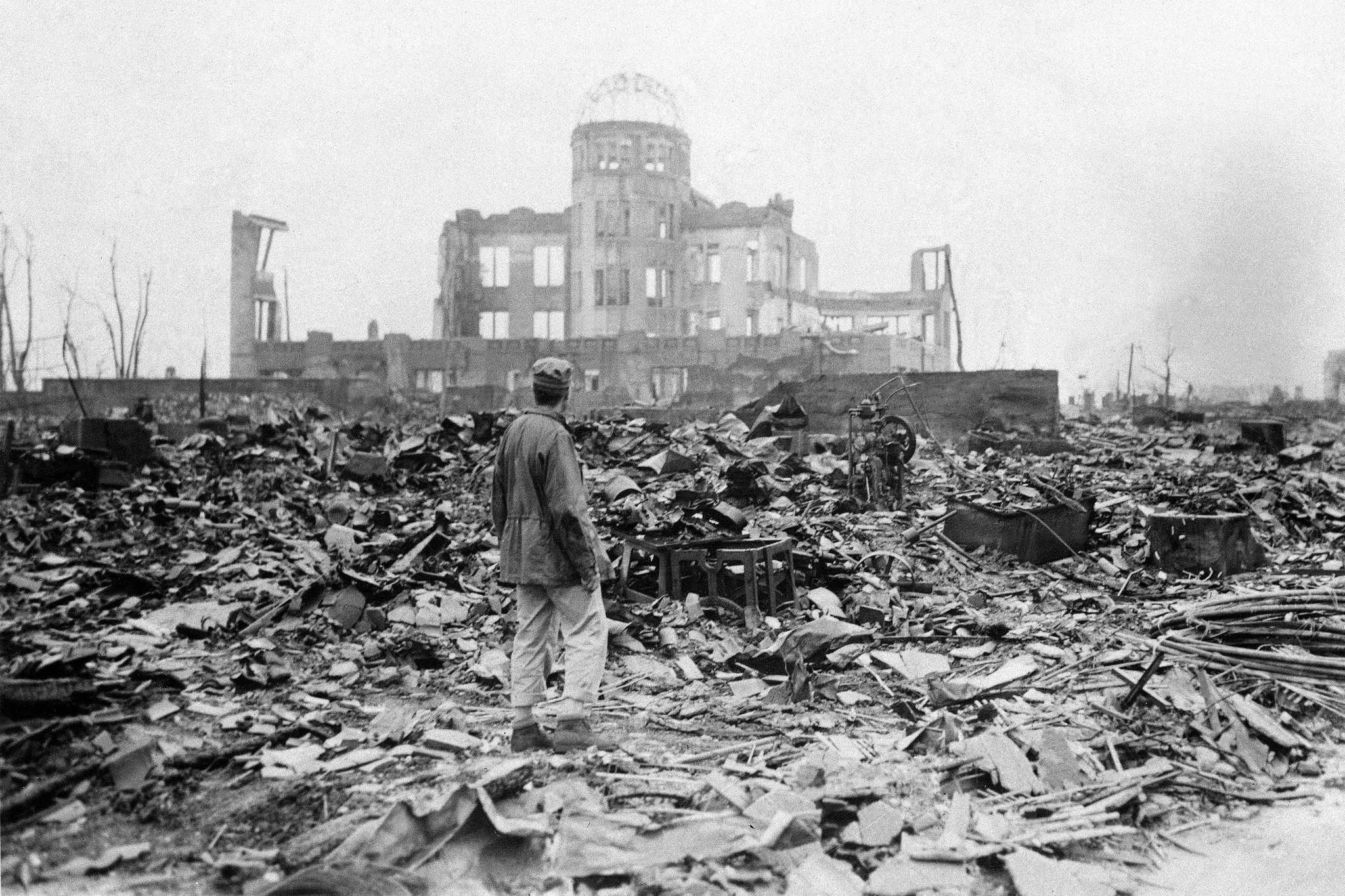 Japonia përkujton sulmet me bomba atomike në Hiroshima dhe Nagasaki më ...