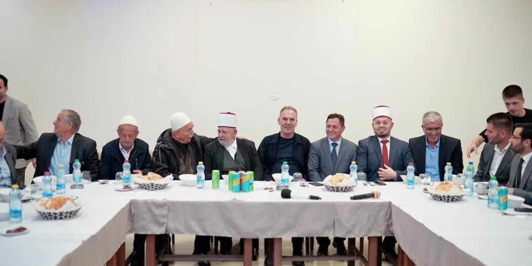 Kryetari Kastrati shtrojë iftar për familjet e dëshmorëve, Bashkësinë ...