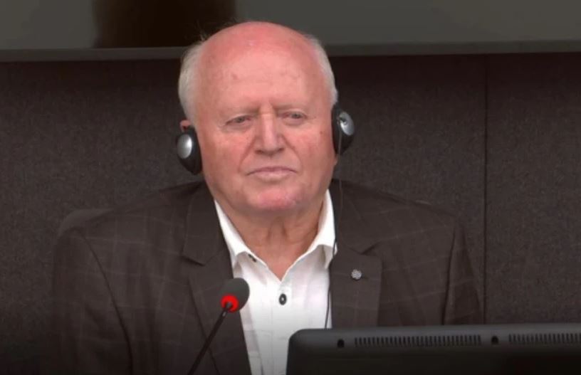 Familjarët e dëshmorëve Xhevat Jusufi e Rexhep Musa padisin dëshmitarin ...