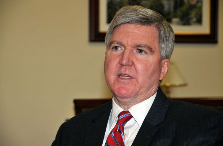 Kyle Scott: Nuk ka asnjë arsye që dialogu Kosovë-Serbi të futet në ...