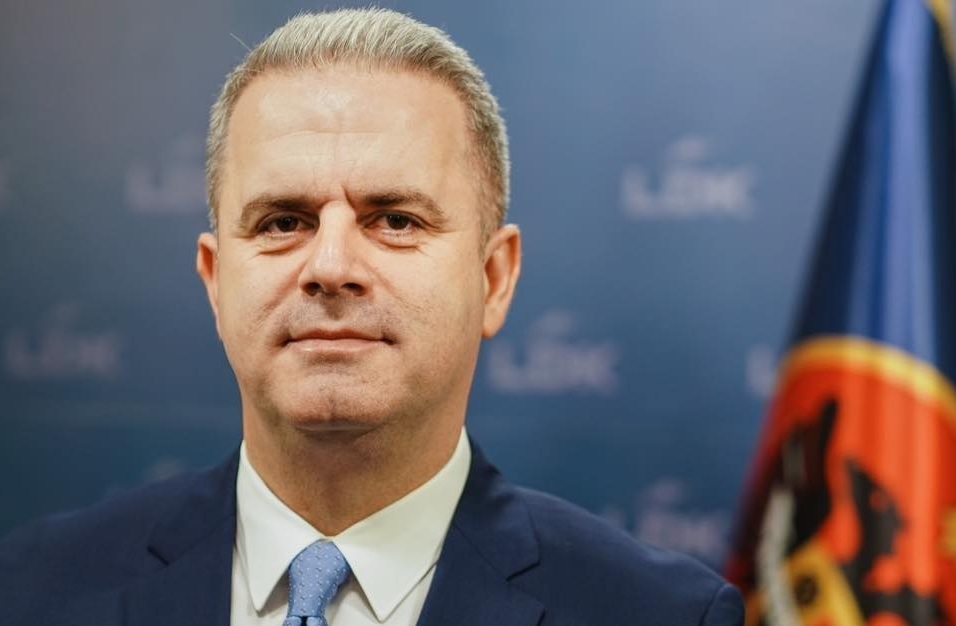 Visar Azemi: Ymer Dragusha, i akuzuar bashkë me Nagip Krasniqin, ka ...