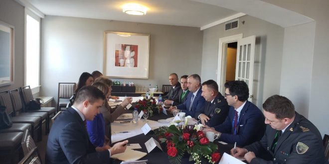 Ministri i FSK-së, Rrustem Berisha takon senatoren amerikane, Jeanne ...