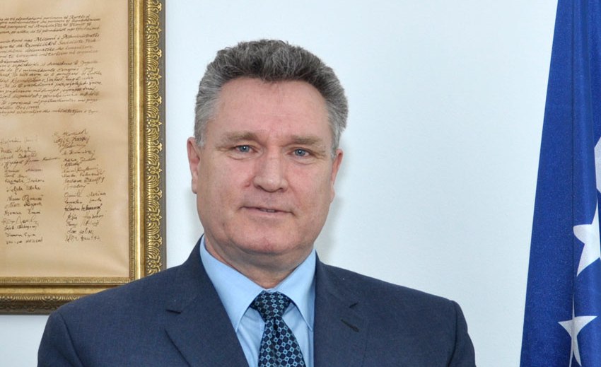 Rexhep Hoti thotë se nga viti 2014 ka humbur logjika politike në Kosovë ... Rexhep Hoti thotë se nga viti 2014 ka humbur logjika politike në Kosovë ...