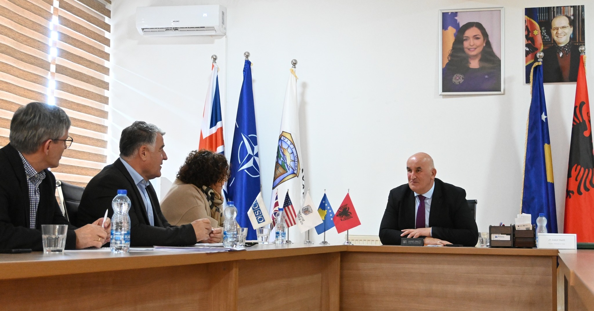 Kryetari Haliti priti në takim përfaqësues të programit të USAID-it ...