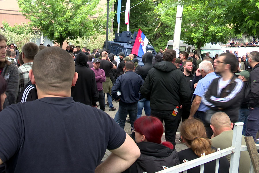 Serbët po protestojnë sërish në Leposaviq dhe në Zveçan, për herë të ...