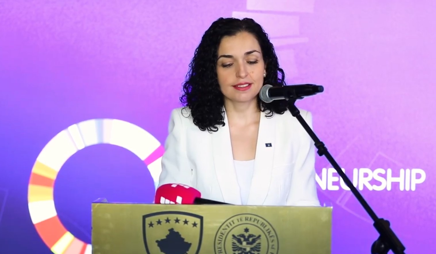 Vjosa Osmani: Nuk ka asnjë luftë politike me Qeverinë as me ...