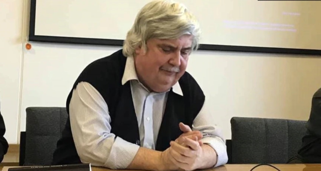 REL: Flet Alexander Rusakov, profesor në Katedrën e Gjuhës Shqipe në ...