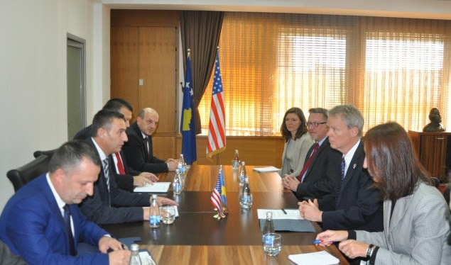 Ambasadori amerikan Greg Delawie: ShBA do të vazhdojë të mbështesë ... Ambasadori amerikan Greg Delawie: ShBA do të vazhdojë të mbështesë ...