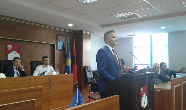 Betohet kryetari i ri i Komunës së Skenderajt Bekim Jashari - Radio ...