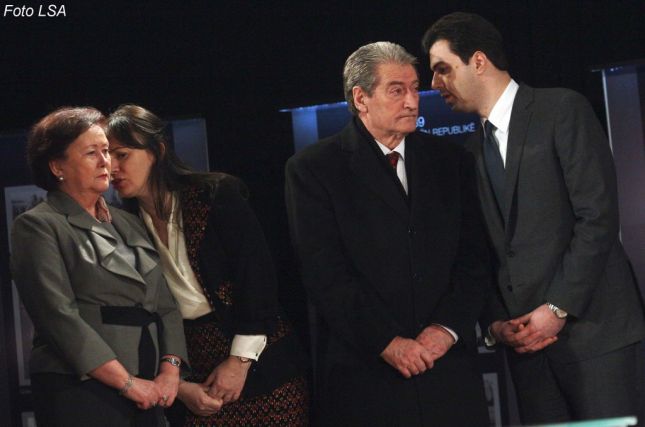 Viktor Malaj: Patriotët atdheshitës - Radio Kosova e Lirë