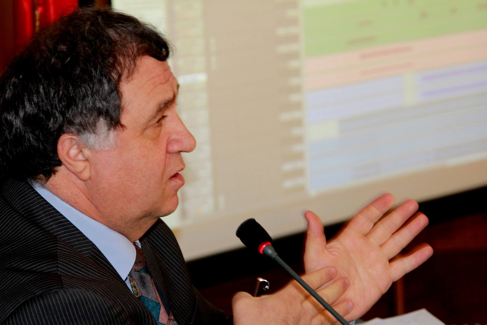 Edmond Zhulali: Këngën për Klintonin e kisha bërë para 22 vjetësh ...