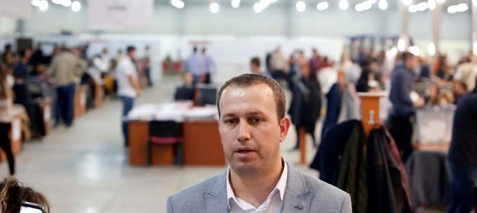 Valmir Elezi: Janë aprovuar mbi 56 mijë zarfe me fletëvotime nga ...