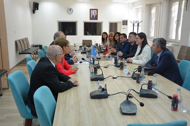 Një delegacion nga Gjykata e Rrethit Gjyqësor Lezhë vizitoi sot KGjK ...