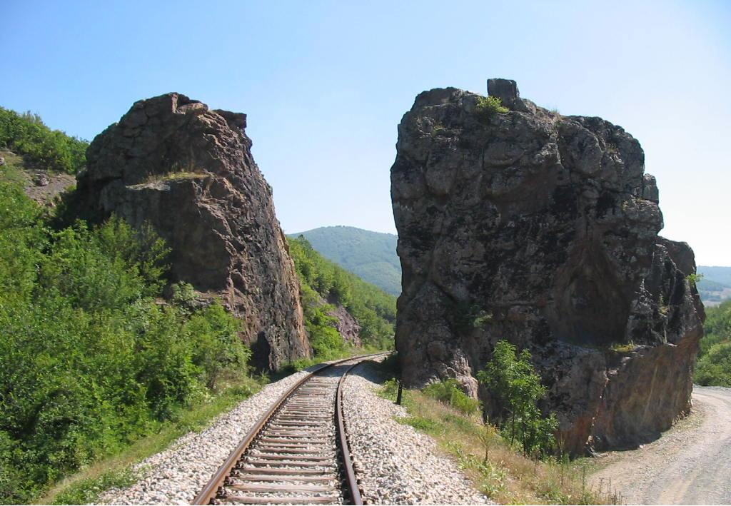 Shefki Begu: Trashëgimia Kulturore në Graboc, Malet e Çiçavicës - Guri ...