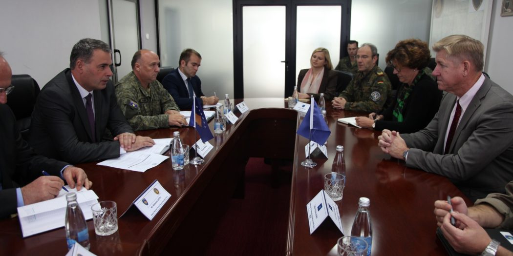 Ministri Haki Demolli priti zëvendës asistentin për operacione të ...