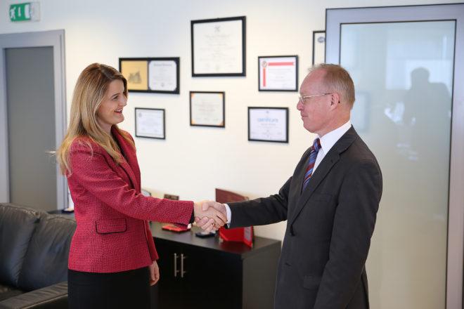 Ministrja e Drejtësisë, Dhurata Hoxha, priti në takim shefin e OSBE-së ...