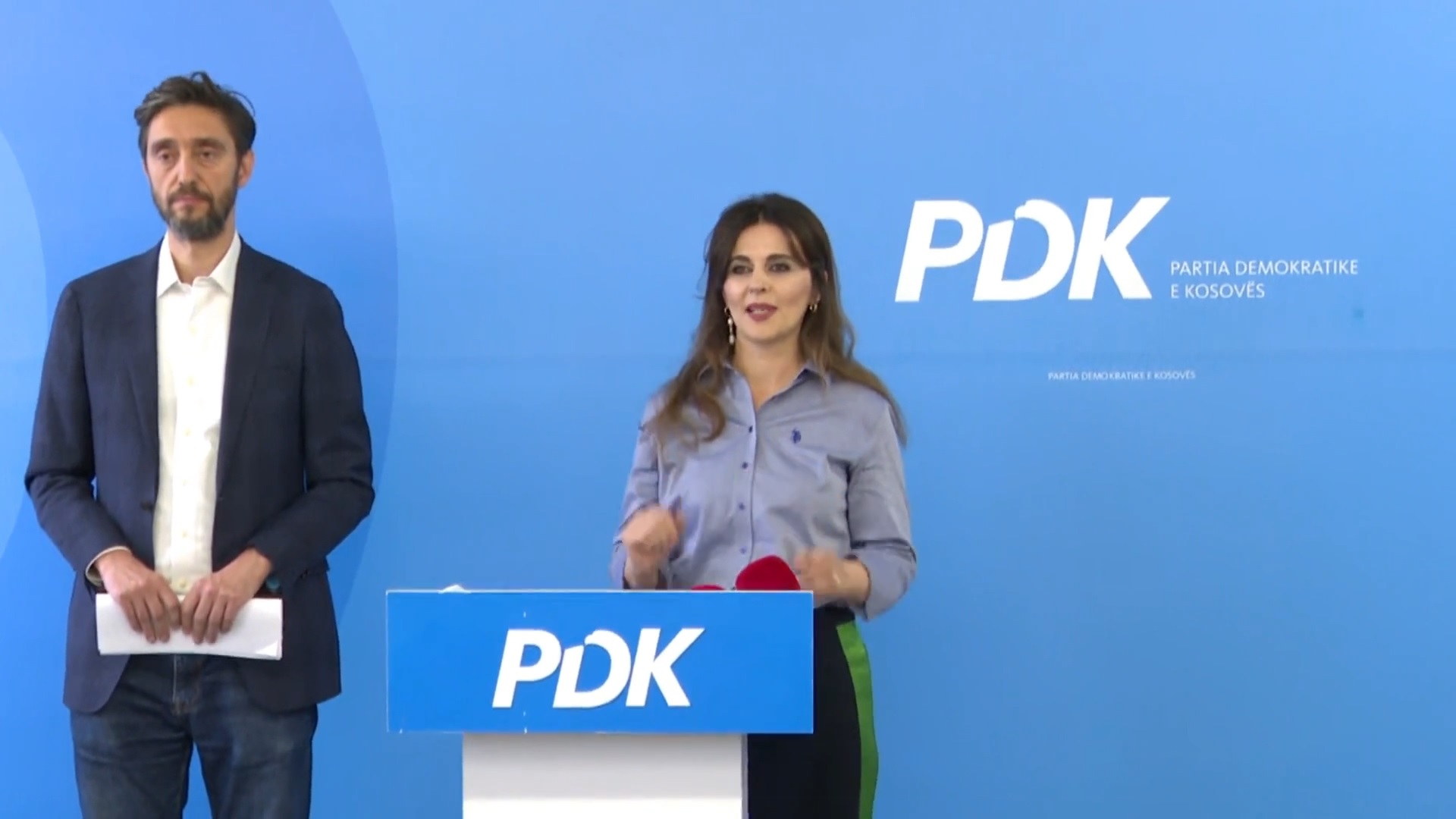 Uran Ismaili e Vlora Çitaku denoncuan aferën “Karteli i Rrymës”, ku ...