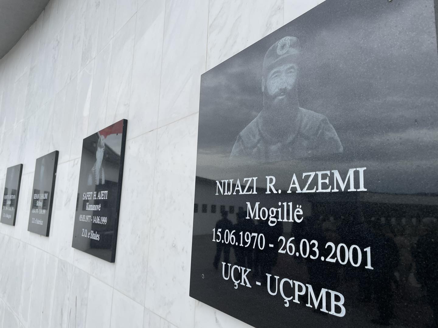 Përkujtohet dëshmori kombit Nijazi Azemi - Komandant Mjekra - Radio ...