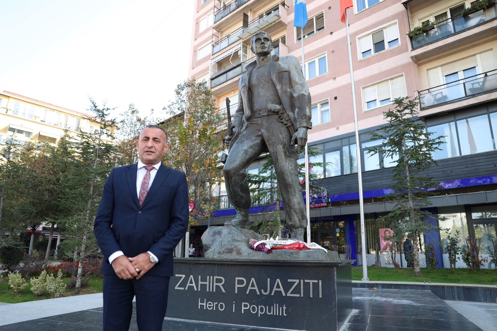 Lahi Brahimaj, përkujton heroin Zahir Pajaziti, kujtime dhe frymëzim ...