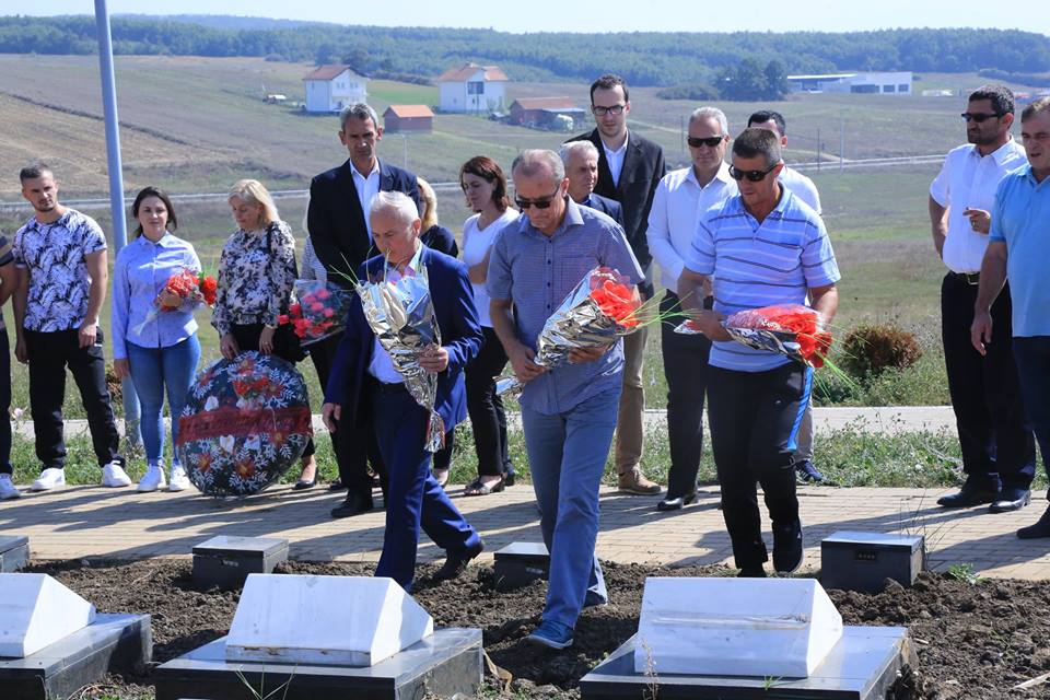 Sot në Skenderaj janë nderuar dëshmorët e kombit Muharrem Misimi dhe ...