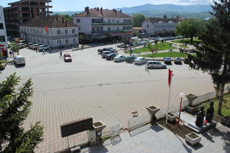 Komuna e Vitisë nuk pranon cilësinë e asfaltit të shtruar, obligon ...