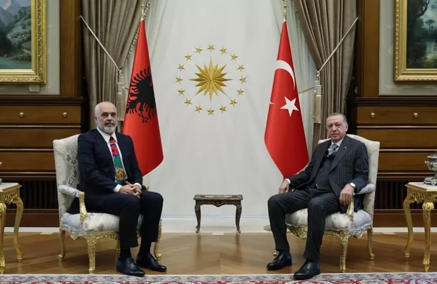 Kryeministri i Shqipërisë, Edi Rama, po qëndron për një vizitë zyrtare ...