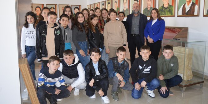 Muzeu i qytetit ''Jahir Mazreku'' u vizitua nga nxënësit e SHFMU ''28 ...