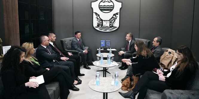Kryetari Kastrati ka pritur në takim ambasadorin Szunyog - Radio Kosova ... Kryetari Kastrati ka pritur në takim ambasadorin Szunyog - Radio Kosova ...