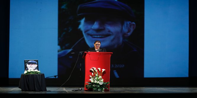 Ministrja Dumoshi mori pjesë në akademinë përkujtimore kushtuar ...