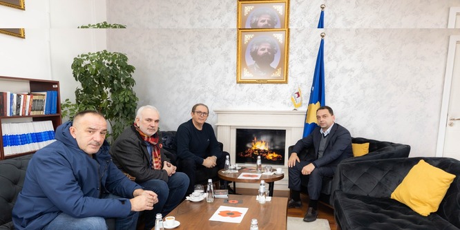 Kryetari Nura ka pritur në takim Bardhyl Mahmutin - Radio Kosova e Lirë Kryetari Nura ka pritur në takim Bardhyl Mahmutin - Radio Kosova e Lirë