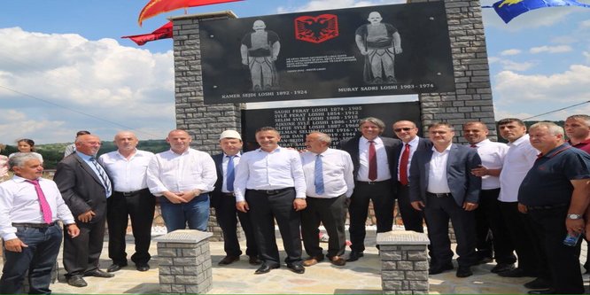 Kryetari Jashari mori pjesë në zbulimin e lapidarit të Kamer dhe Murat ...