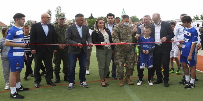 Përurohet fusha e futbollit në Runik të Skenderajt - Radio Kosova e Lirë