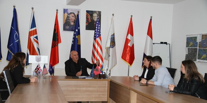 Kryetari Haliti priti në takim dizajnerin e modës Frontin Hasani ...
