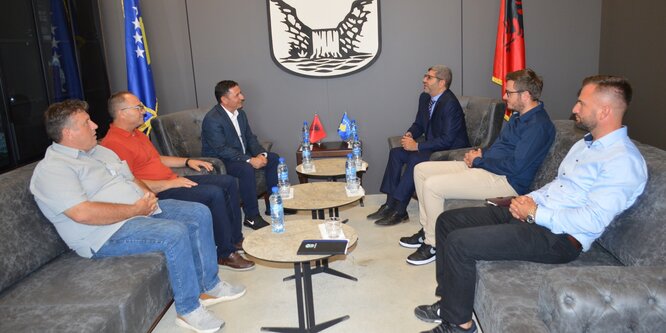 Kastrati e Ahmed Al Ashal vendosin gurthemelin e shtëpisë për Kushtrim ...